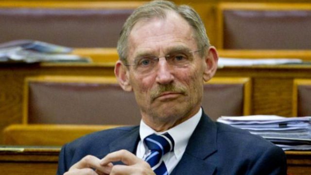 Mostantól az egészségügy Don Pintér megszervezése alatt - ez már nem ...